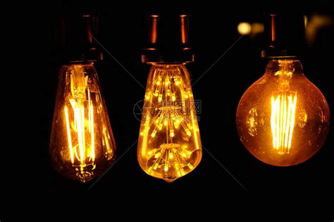 黑色背景上的经典复古白炽led电灯高清图片下载 正版图片505871387 摄图网