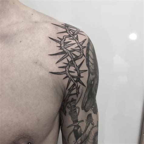 Crown Of Thorns Tattoo On The Left Shoulder Thorn Tattoo Tattoos