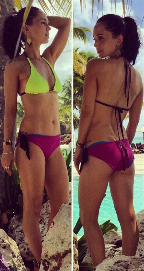 9 Hot Eliza Dushku Bikini Pics