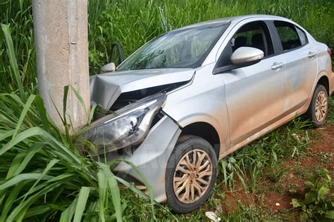 Motorista Passa Mal E Bate Carro Em Poste Na Avenida Bandeirantes