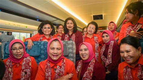 Ibu Iriana Dan OASE KIM Jajal Kereta Cepat Whoosh