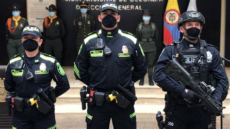 La Policía Nacional de Colombia presenta sus nuevos uniformes YouTube