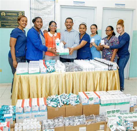 Gabinete de Política Social entrega medicamentos e insumos Azua El