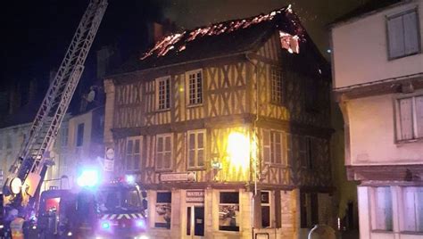 Châtillon sur Seine un incendie ravage un bâtiment du centre ville