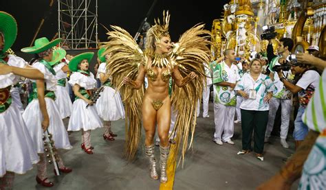 Naked Juju Salimeni In Mancha Verde