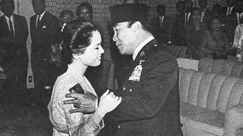 Kisah Cinta Ratna Sari Dewi Dan Soekarno Yang Dibenci Tapi Dirindu Publik
