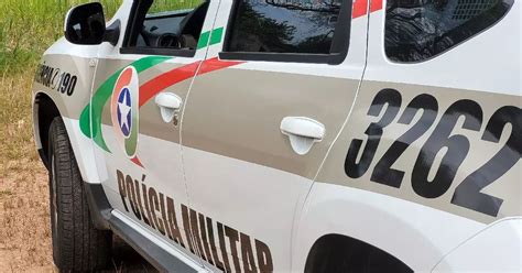 Homem mandado de prisão em aberto é preso no portão de casa no