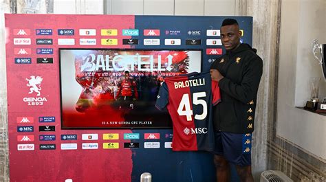 Balotelli Un Nuovo Giocatore Del Genoa Genoa Cricket And Football
