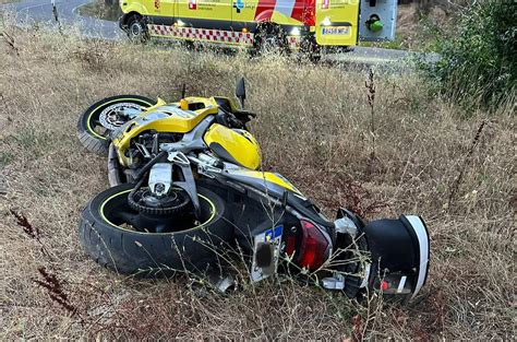 Trasladado al Hospital del Bierzo un motorista tras sufrir una caída en