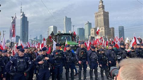 Protest Rolnik W W Warszawie Lutego Tysi Ce Ludzie Centrum By O