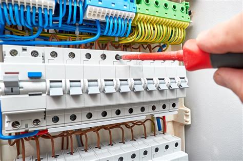 Instalacja elektryczna Jaką rozdzielnicę elektryczną wybrać