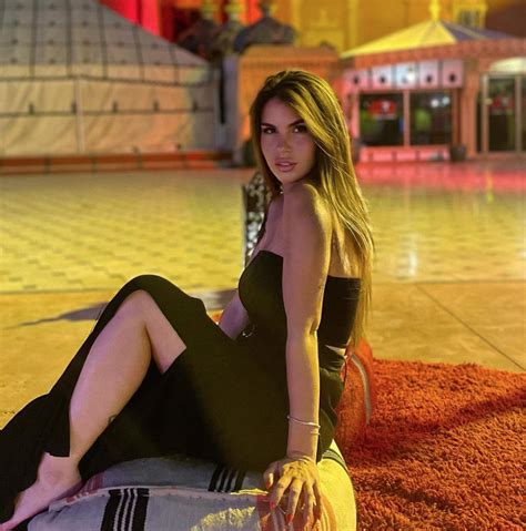 Angeliño porta con sé a Roma la bella Rocio Galindo