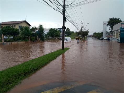 Chuva Causa Transtorno E Pontos De Alagamento Em Botucatu Jornal