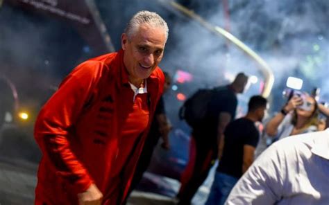 Tite é festejado por torcida do Flamengo Coluna do Fla
