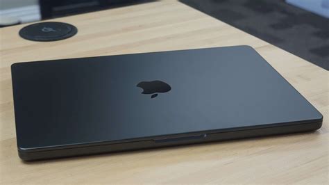 Bagaimana Apple Membuat MacBook Pro Hitam Ruang Baru Dan Segel Anti