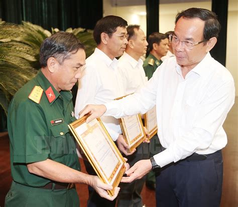 Xây dựng nền quốc phòng toàn dân vững mạnh khu vực phòng thủ TP vững chắc