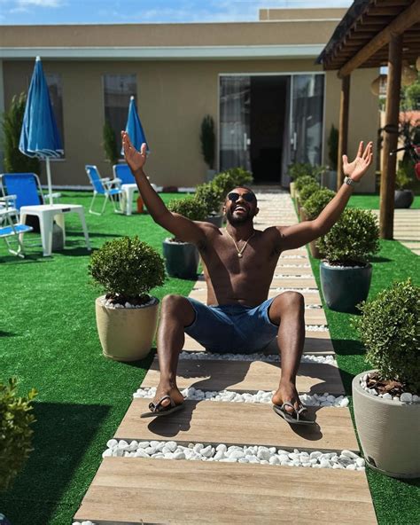Campeão do BBB 24 Davi Brito mostra três das seis casas que comprou