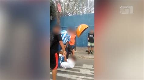 Estudante é agredido socos e chute até desmaiar na porta de escola