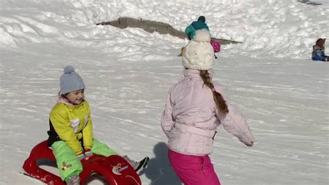 O mamă a cheltuit 1 000 de euro pe vacanţa de 4 zile la munte Copil