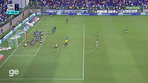 Hulk Celebra Outro Gol De Falta Pelo Atl Tico Mg Mas Cr Tica Rbitro