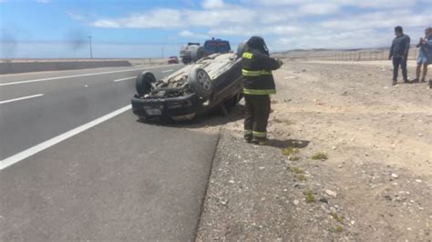 Volcamiento de vehículo menor en ruta 5 Norte dejó a una persona
