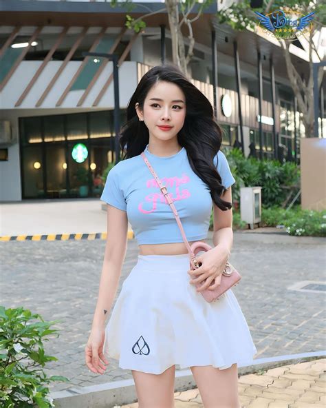 NGẮM GÁI XINH CHÂU Á TỰ TIN KHOE VÓC DÁNG SIÊU CHUẨN CỦA MÌNH TRƯỚC ỐNG