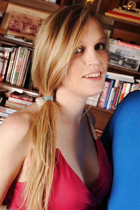 Amanda Bryant Blonde Pregger Amanda Bryant Spreads Legs For Hairy Muff