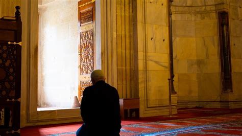 Rüyada namaz kılmayan birinin namaz kıldığını görmek ne anlama gelir