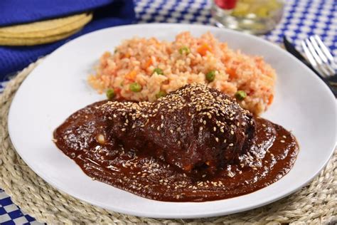 Mole Poblano Con Arroz A La Mexicana