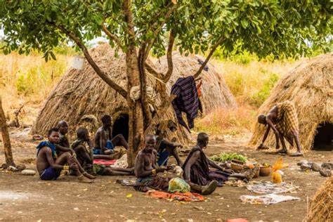 L Habitat Ailleurs Le Peuple Mursi Arthurimmo Le Mag