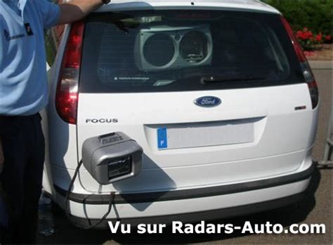 Est ce que le flash émis par le radar est visible et se voit