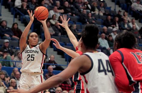 Uconn Women S Basketball S Ice Brady Stepping Up For Huskies