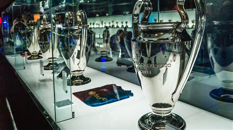 Come è fatto il trofeo della UEFA Champions League Tutte le curiosità