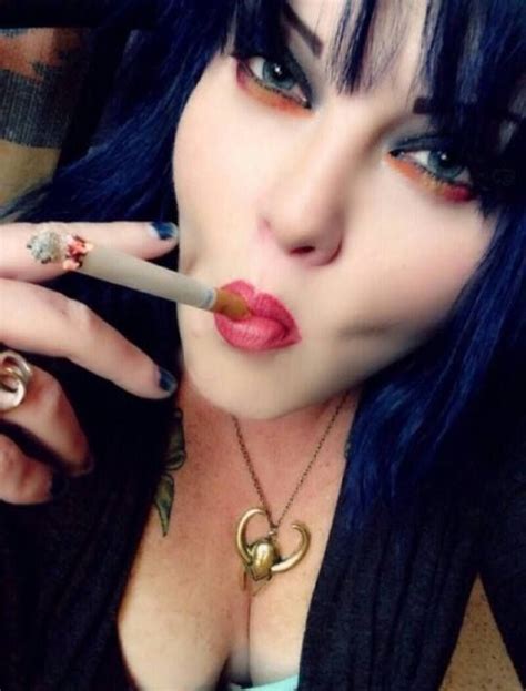 Pin En Red Lips Smoking