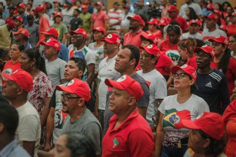 Insatisfeito Lula MST volta a invadir terrenos às vésperas do