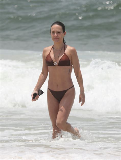 Foto Gabriela Duarte Exibiu A Barriga Sequinha Em Dia Na Praia