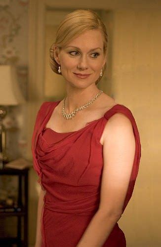 Mrs X Laura Linney Dons A Cherry Red Gown The Nanny Diaries