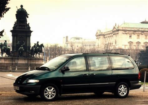 Фото Chrysler Grand Voyager 1995 Фотографии Крайслер Гранд Вояджер