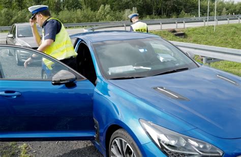 W MAJOWY WEEKEND NA DROGACH WIĘCEJ POLICJI W TYM NIEOZNAKOWANE PATROLE