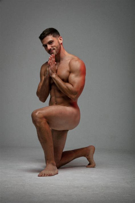 Gorgeous Hunk Guille Chóa Shows His Big Uncut Cock