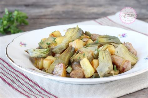 CARCIOFI CON PATATE E SALSICCIA IN PADELLA Una Ricetta Semplice