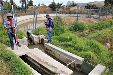 Moquegua agricultores mejoran gestión en construcción de canales