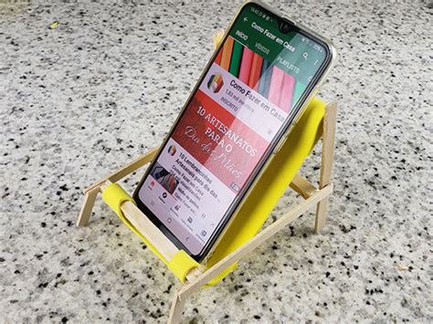 Soporte para teléfono celular con palitos de paleta y EVA Creaciones