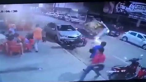 VÍDEO Motorista sinais de embriaguez bate em veículos capota e é