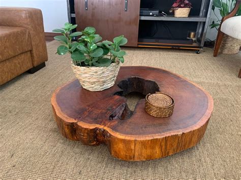 Mesa de Centro em Tronco Madeira Maciça Rustica e Rodinhas no Elo7