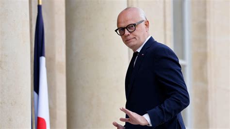 Présidentielle 2027 Édouard Philippe dit garder les sondages à