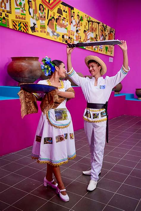 Traje Folklórico De La Costa Caribe De Nicaragua