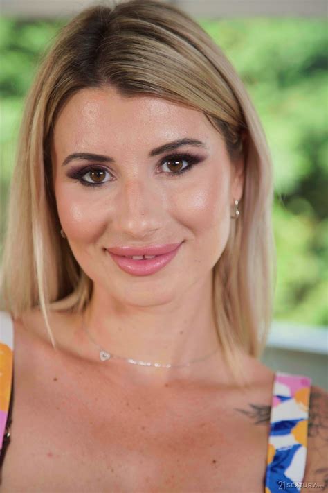 Marsianna Amoon Hops On A Big Penis And Rides It With Her Asshole
