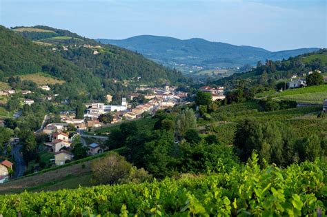 Les 13 plus beaux villages autour de Lyon à visiter