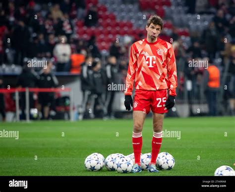 Thomas Mueller FC Bayern Muenchen 25 Gestikuliert Vor Dem Spiel
